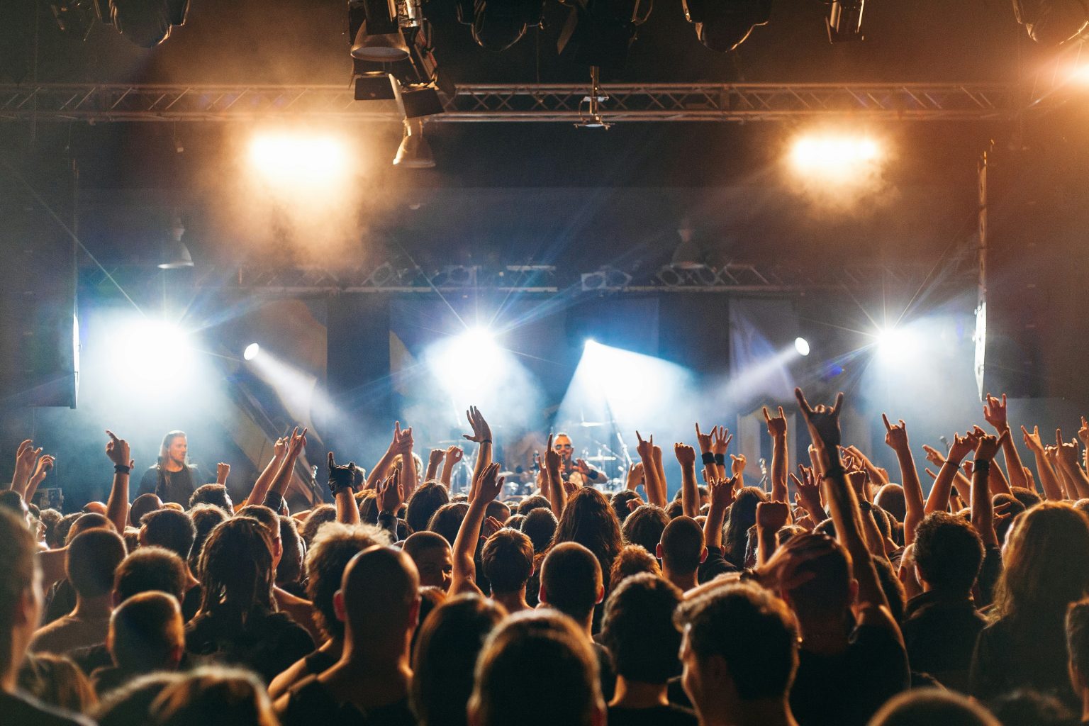 Cómo usar SHOW en inglés - show up, show off y mucho más
